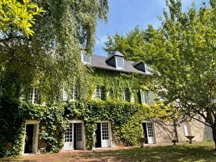Maison 11 pièces à Saint-Léger-de-Fougeret, à vendre