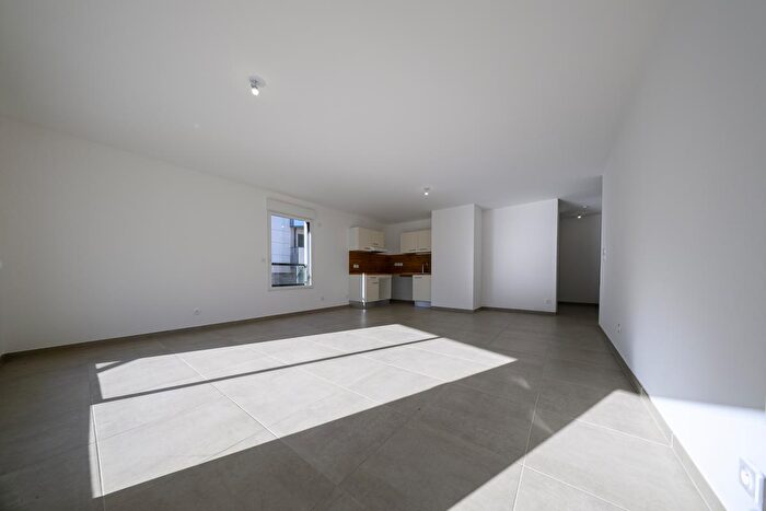 Appartement à vendre - Divonne-les-Bains - 3 pièces - 2 chambres