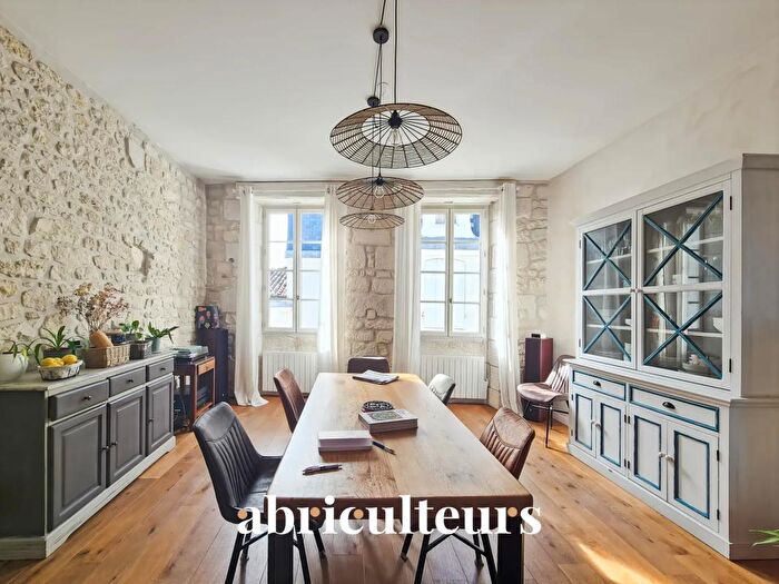 Saintes, Centre-ville : Appartement 6 pièces à vendre