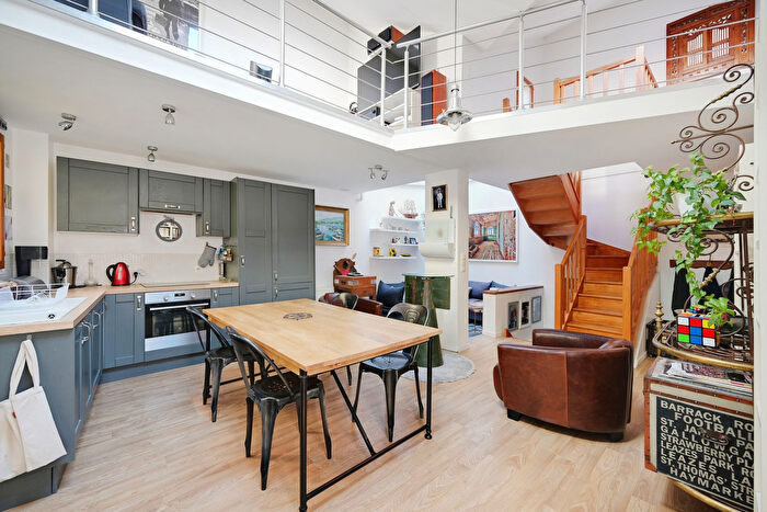 Maison 6 pièces à Paris 11ème, République, Saint-Ambroise, à vendre