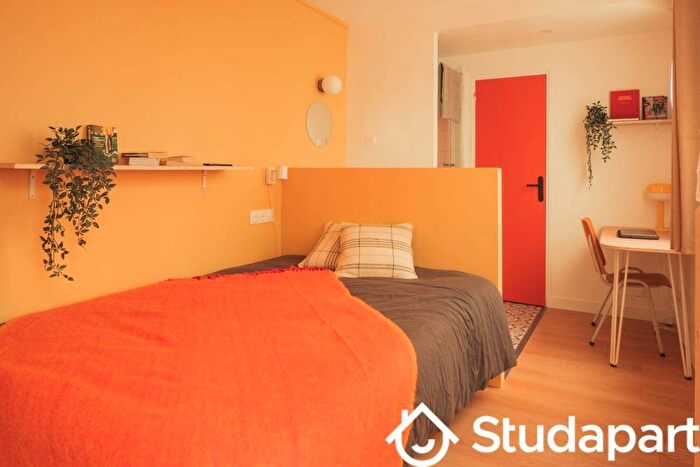 Appartement à louer - Pastières, Chartres - 1 pièce - 2 chambres