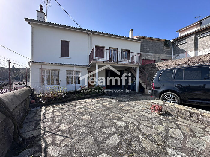 Maison à vendre - Châteaugay - 5 pièces - 3 chambres