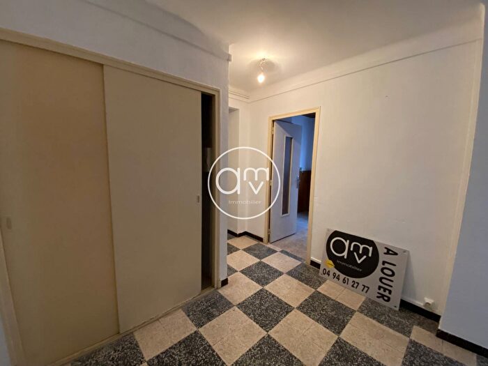 Appartement à louer - Toulon - 3 pièces - 2 chambres