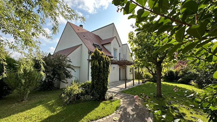 Maison à louer - Ouest-Corne de Cerf-Guignegault, Orléans - 5 pièces - 4 chambres