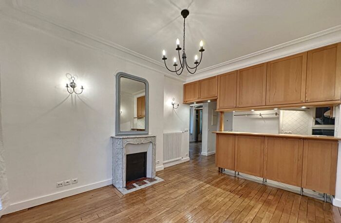 Appartement à louer - Henri Barbusse, Levallois-Perret - 3 pièces - 2 chambres