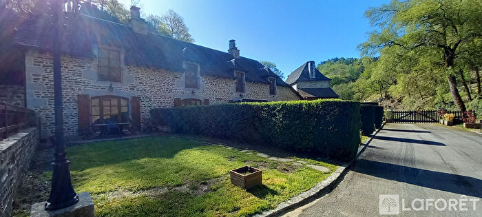 Chaudes-Aigues : Maison 3 pièces à louer