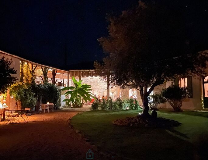 Maison à vendre - Cognac, Centre-ville, Gare - 14 pièces - 8 chambres