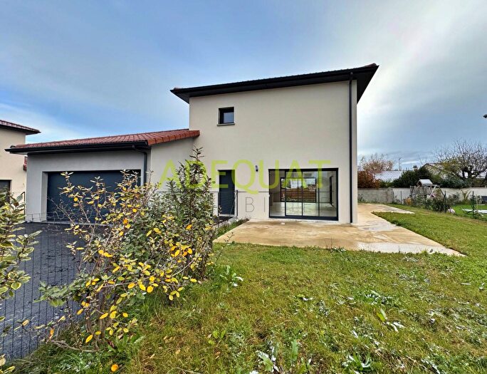 Maison à louer - Meyrié - 5 pièces - 4 chambres