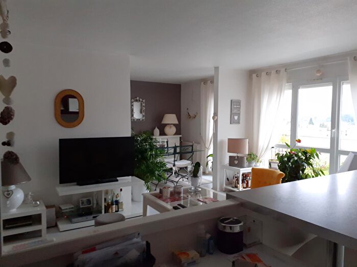 Appartement à vendre - Saint-Chamond - 4 pièces - 3 chambres