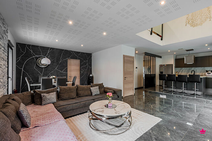 Maison à vendre - Meyzieu, Nord Ouest - 5 pièces - 4 chambres