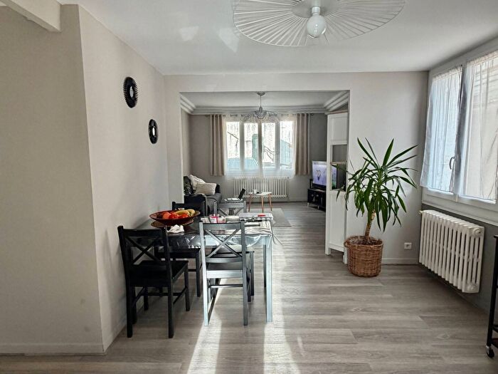 Appartement à louer - Villefranche de Rouergue - 4 pièces - 3 chambres