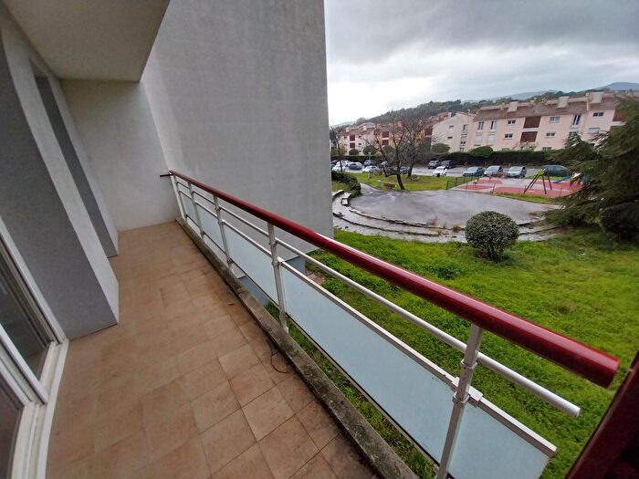 Appartement à louer - Cogolin, Centre-ville, Subeiran, Pas de Grimaud - 3 pièces - 2 chambres