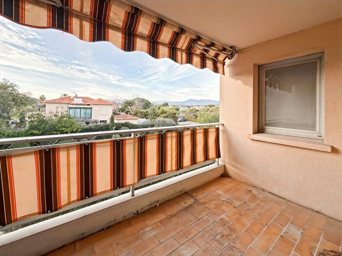 Appartement à vendre - Antibes, Rastines, Super Antibes, Laval, La Fontonne - 2 pièces - 1 chambre