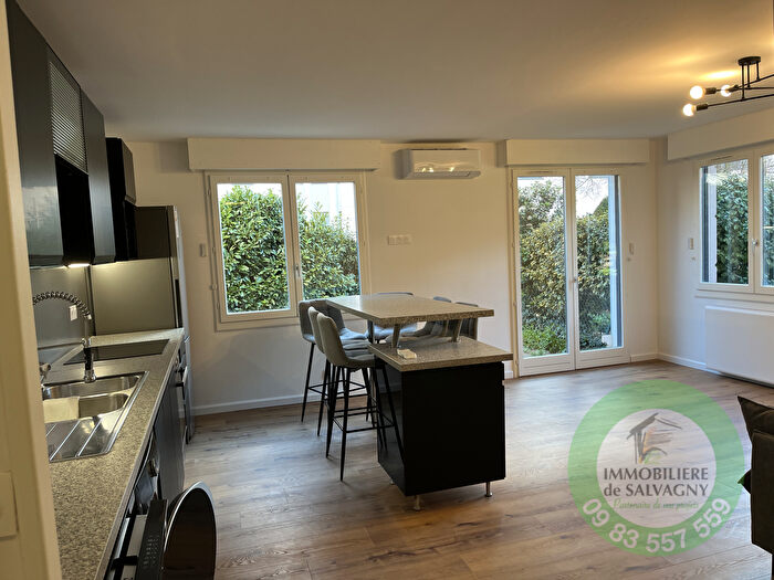 Appartement à louer - Caluire-et-Cuire, Le Bourg - 2 pièces - 1 chambre