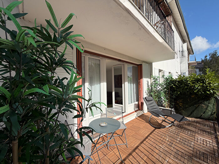 Le Mesnil-Saint-Denis : Appartement 3 pièces à vendre