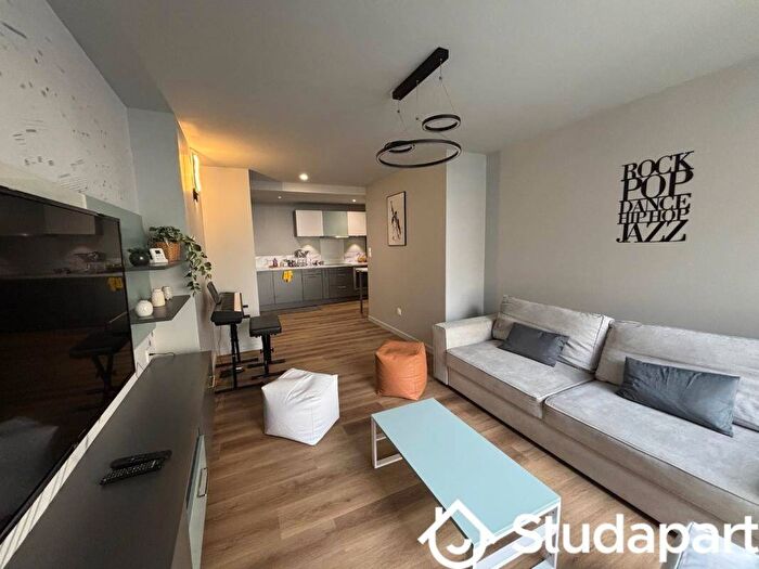 Appartement à louer - Centre Ville, Reims - 1 pièce - 7 chambres