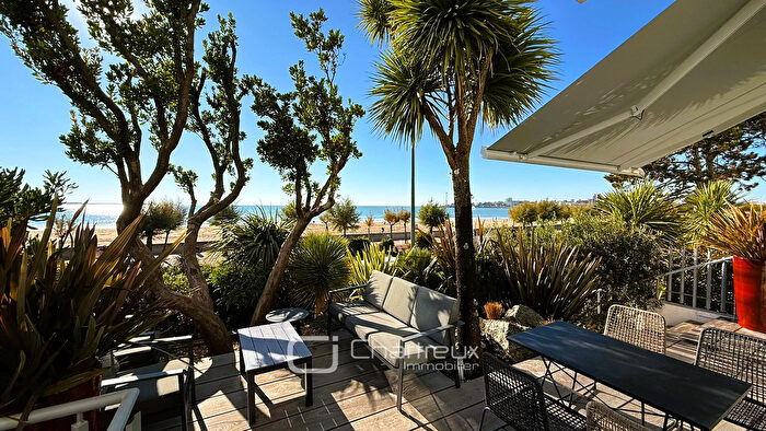 Maison à vendre - Royan, Le Parc, Plage de la Grande-Conche - 12 pièces - 8 chambres