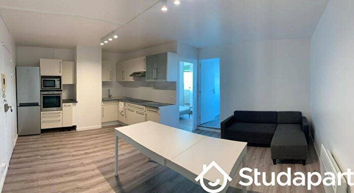 Appartement à louer - Cormiers-Hauts Batons-Champy-Butte Verte, Noisy-le-Grand - 1 pièce - 1 chambre