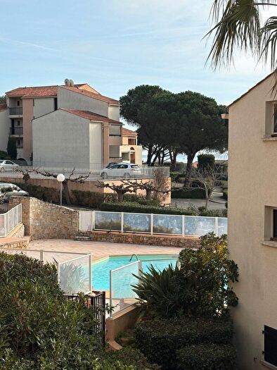 Appartement à louer - Roquebrune-sur-Argens - 2 pièces - 1 chambre