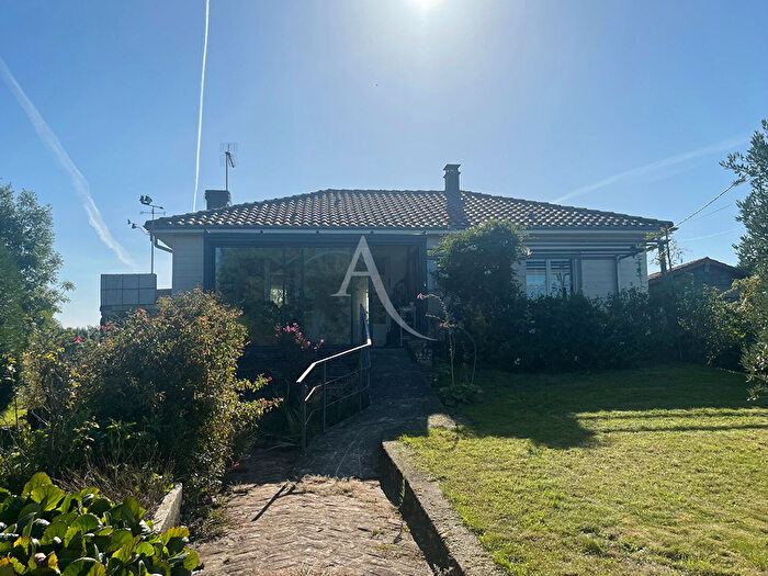 Maison à vendre - Saint-Hilaire-des-Loges - 6 pièces - 4 chambres