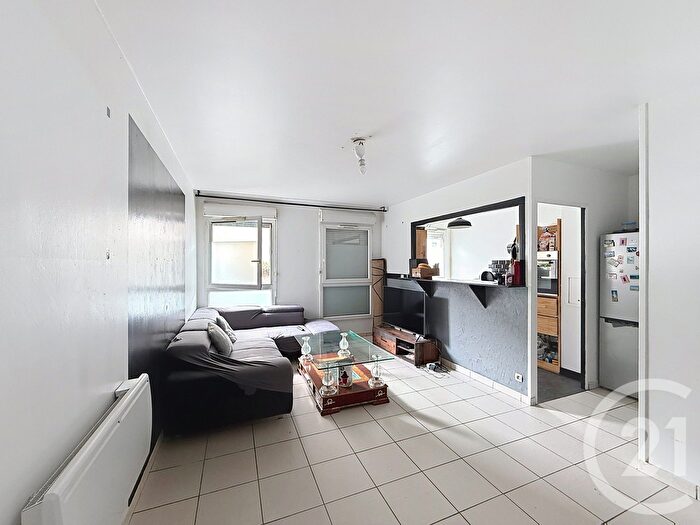 Appartement à vendre - Montfermeil, Centre-ville - 3 pièces - 2 chambres