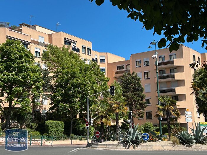 Saint-Maurice, Gravelle, Hôpital : Appartement 1 pièce à vendre