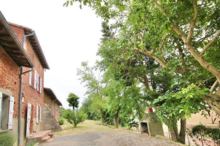 Maison à louer - Ayguesvives - 4 pièces - 3 chambres