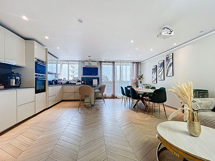 Appartement à vendre - Les Lilas, Bruyères, Chassagnolle - 5 pièces - 4 chambres