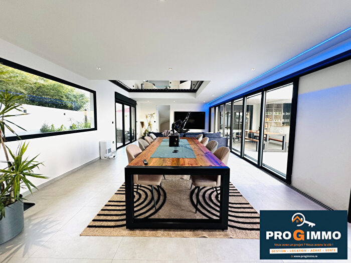 Maison à vendre - Le Tampon, Quatorzième, Dix-Septième - 8 pièces - 4 chambres