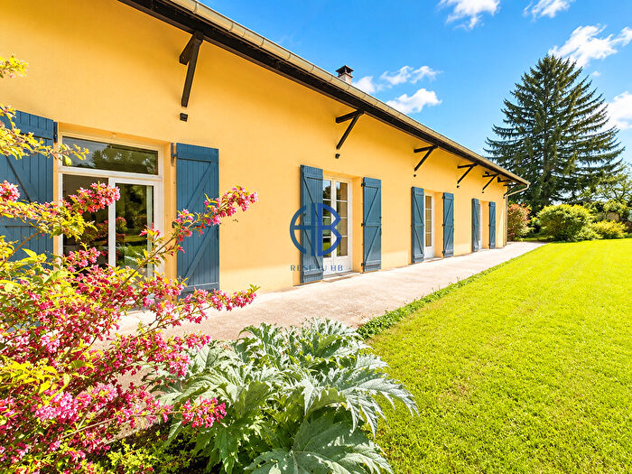 Maison 9 pièces à vendre à Faverges-de-la-Tour