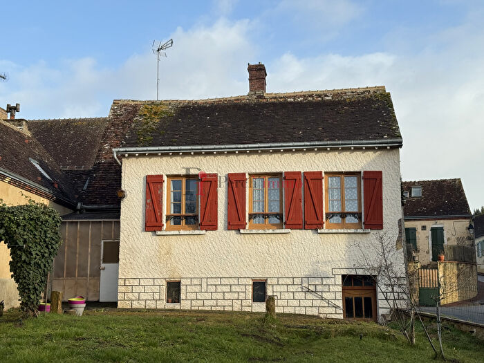Maison à vendre - Bellou-le-Trichard - 6 pièces - 4 chambres