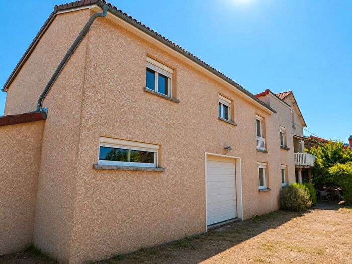 Les Martres-de-Veyre : Maison 8 pièces à vendre