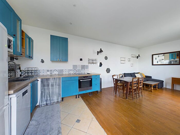Colombes, Henri Martin Estienne d'Orves : Appartement 2 pièces à louer