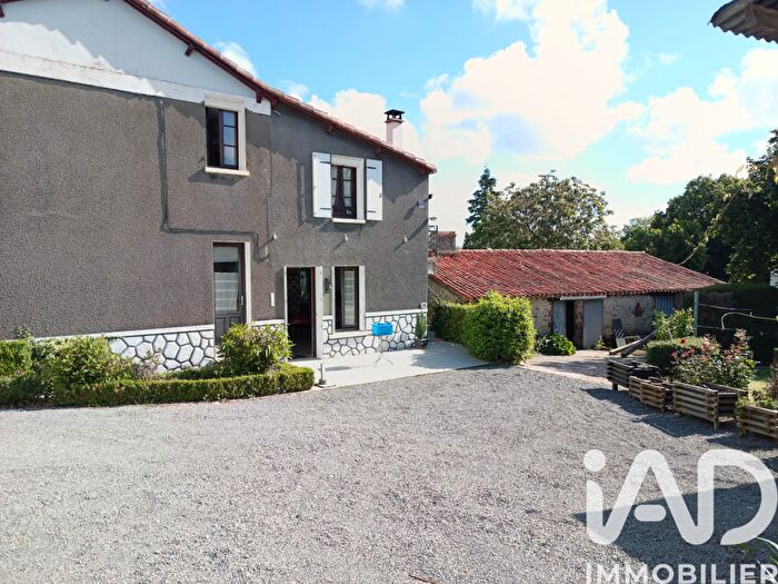 Saint-Germain-lAiguiller : Maison 8 pièces à vendre