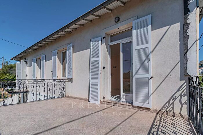 Maison à vendre - Antibes, Antibes-les-Pins, Trianon, Le Fournel, Peyregoue - 9 pièces - 2 chambres