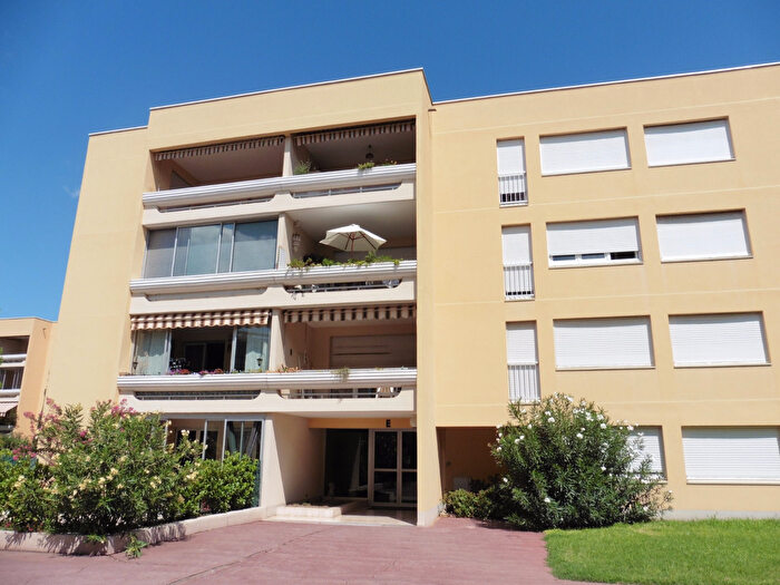 Appartement à louer - Pont-Saint-Esprit - 3 pièces - 2 chambres