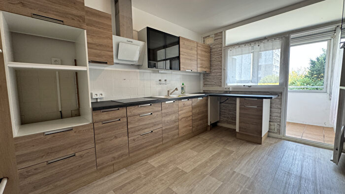 Saint-Priest, Menival : Appartement 4 pièces à louer