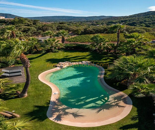 Maison à vendre - Le Plan-de-la-Tour - 8 pièces - 2 chambres