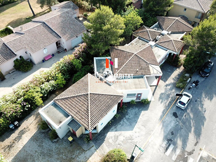 Maison à vendre - Poulx - 10 pièces - 5 chambres