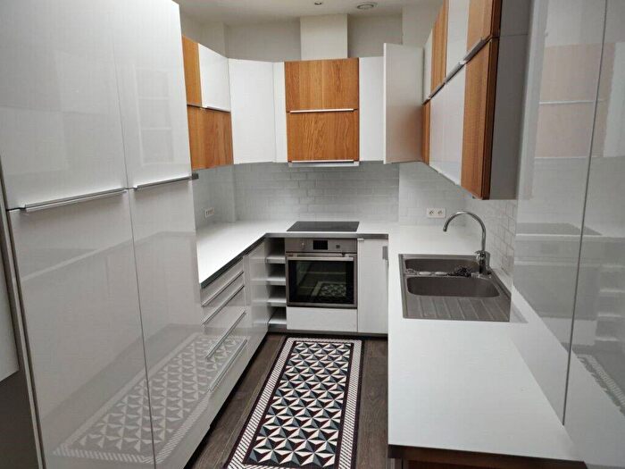 Agent Sarre-Centre-Les Vallées-La Garenne, Colombes - Appartement 3 pièces à louer
