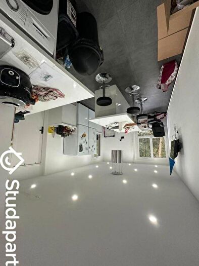 Appartement à louer - Descartes, Champs-sur-Marne - 1 pièce - 3 chambres