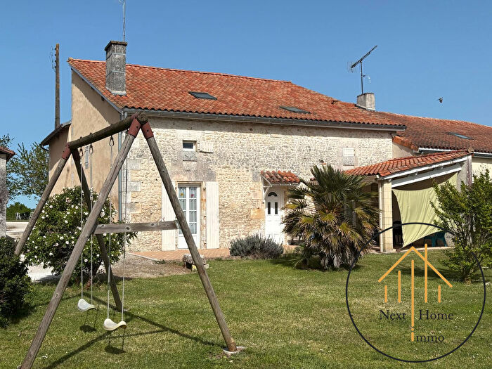 Maison 7 pièces à Saint-Laurent-de-Belzagot, à vendre