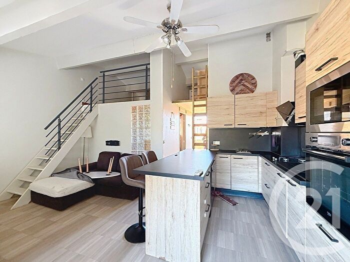 Appartement à louer - Cogolin, Centre-ville, Subeiran, Pas de Grimaud - 2 pièces - 1 chambre