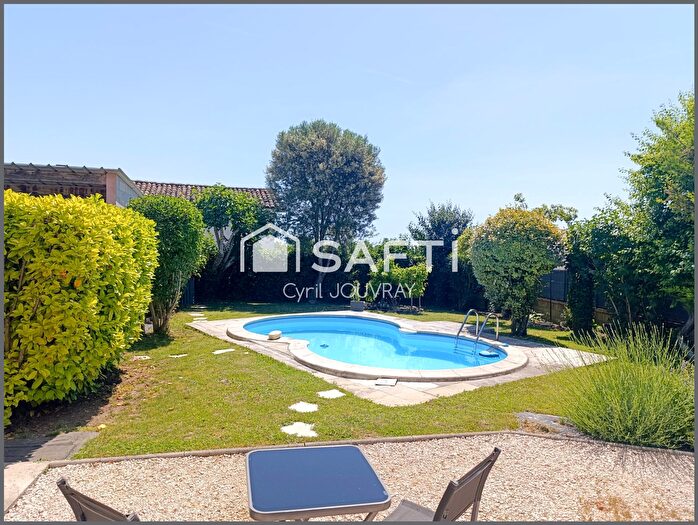 Maison 4 pièces à Mirabel, à vendre