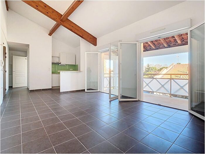 Appartement à louer - Villeneuve-lès-Béziers - 3 pièces - 2 chambres