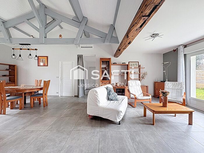 Maison à vendre - Saint-Médard-en-Jalles, Centre-ville - 6 pièces - 4 chambres