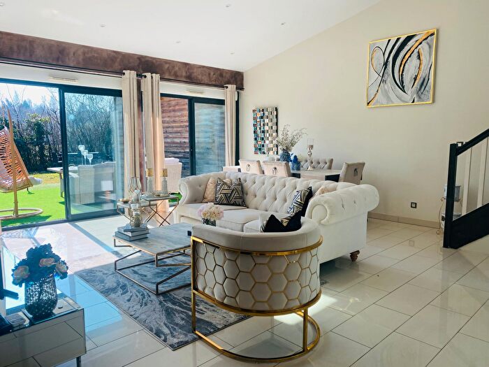 Maison à vendre - Décines-Charpieu - 4 pièces