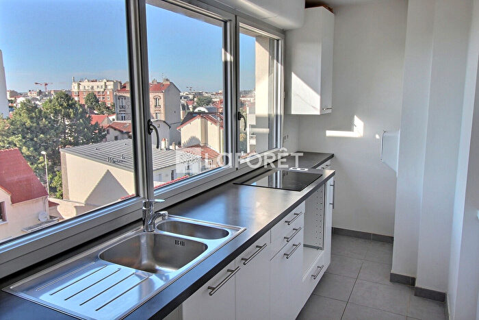 Appartement à louer - Courbevoie, Marceau République - 5 pièces - 3 chambres