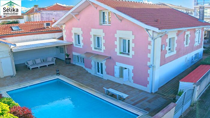 Maison à vendre - Arcachon, Aiguillon - 9 pièces - 7 chambres