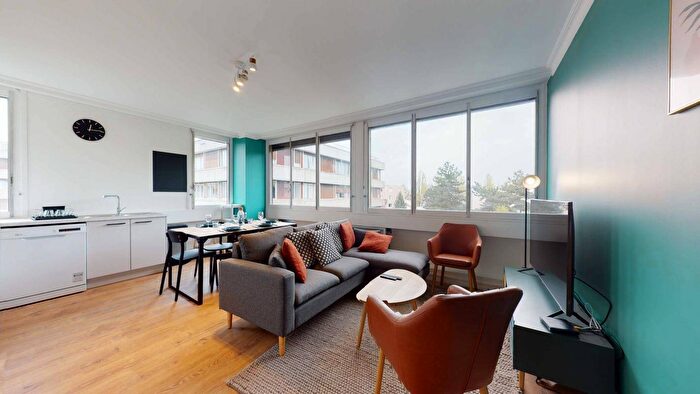 Appartement à louer - Larris, Fontenay-sous-Bois - 6 pièces - 5 chambres